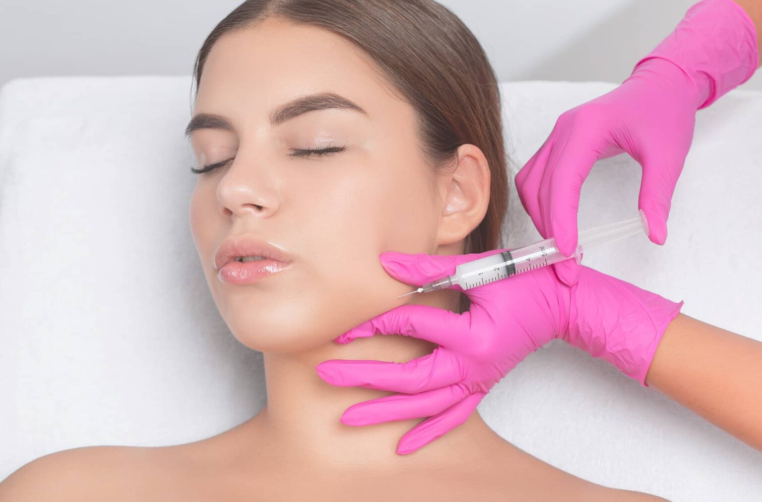 Acide hyaluronique pour l'ovale du visage | Paris | Dr Pecorelli